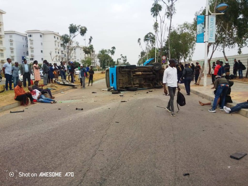 Luanda: Acidente com táxi deixa 18 feridos no Kilamba - Radar informativo